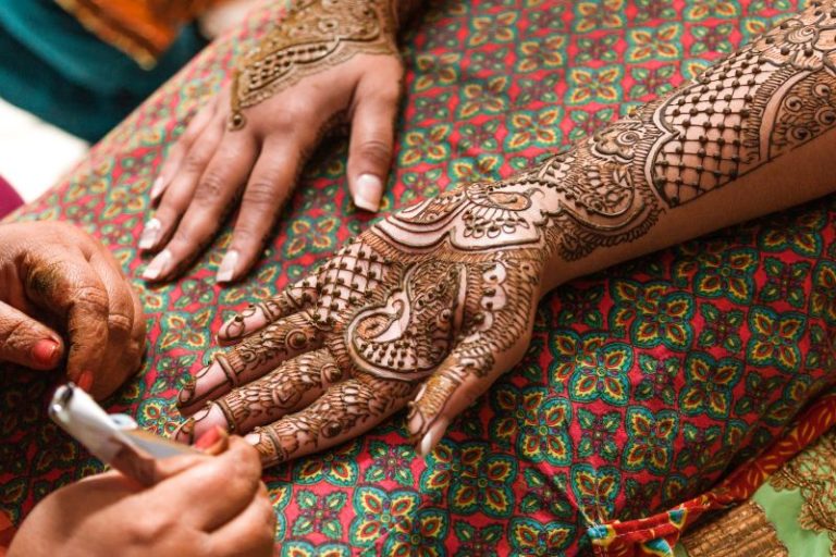 Top 9 Best Online Mehndi Classes (Learn Henna Art) - CoursePick.com